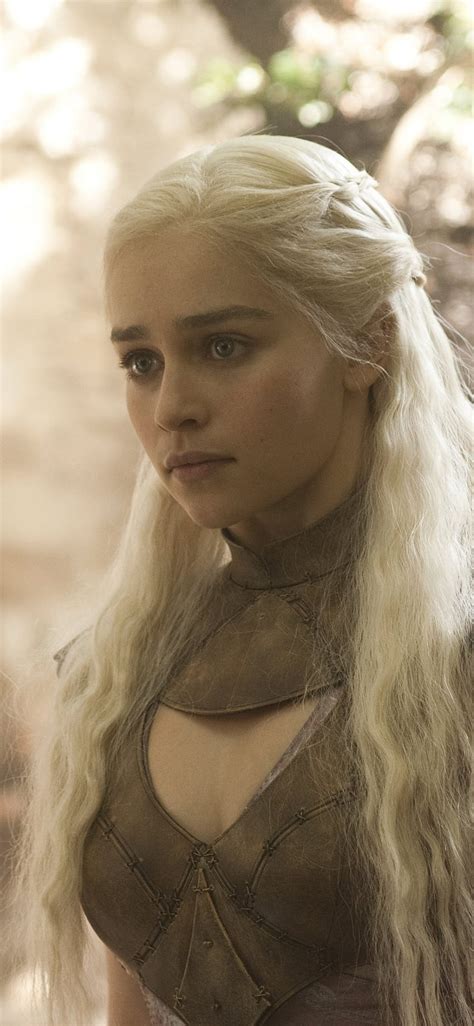 Emilia Clarke Game Of Thrones Iphone Wallpaper