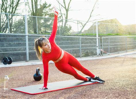 10 Plank Variations That Get Results For Every Fitness Level