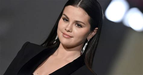 This Selena Gomez Skincare Routine Has Tiktok Very Confused Marie