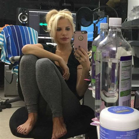 Jacqui Holland Feet 12 Photos Sexy Feets Celeb Feets