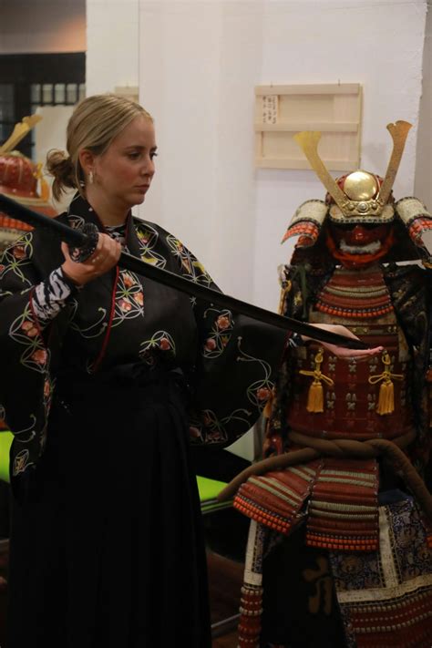 武士の誉れさんの投稿｜侍の少女を称えるオナゴがデタラメであればあるほど、世の中はデタラメになる。強くなればなるほど、冷静になります。頭を垂れて