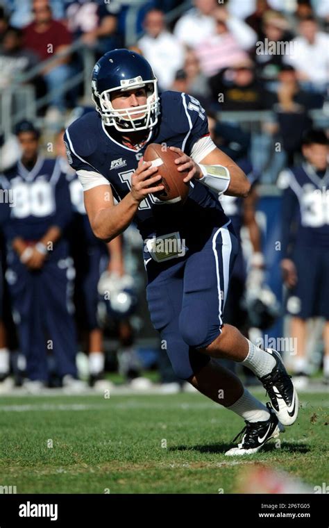 University Of Connecticut Huskies Quarterback Johnny Mcentee 18