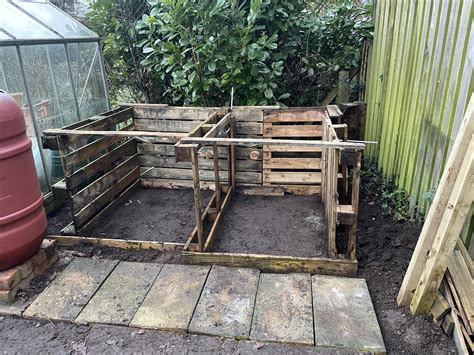 Making A Potting Bench And Compost Heaps From Used Decking — Rebecca
