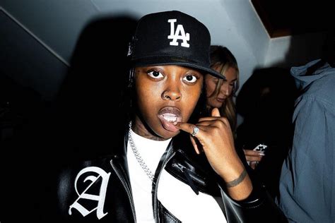 Amaria Bb Sets The Mood On Debut Mixtape 6942 Trench