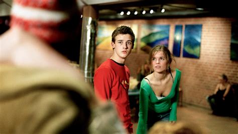 2 Ryk Og En Aflevering Lej Eller Køb Og Stream På Blockbuster