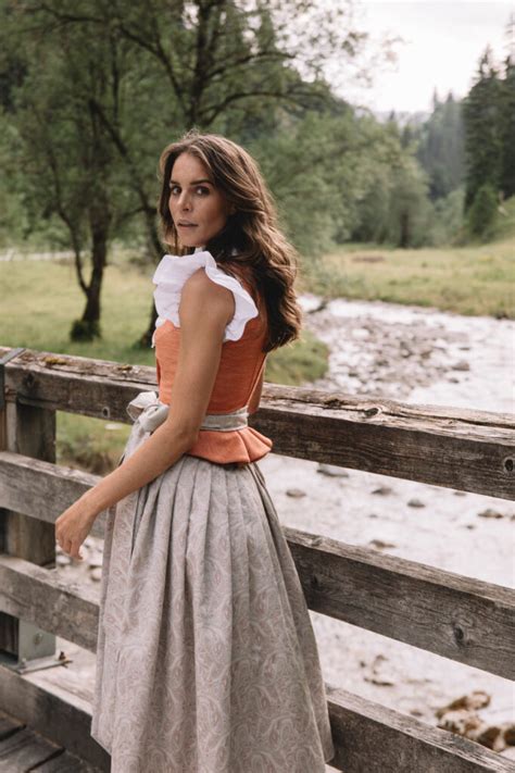Dirndl Mit Schößchen Tegernseer Tracht Bei Trachten Greif