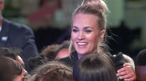 Carrie Underwood Surprises An Elementary School The Big Time With