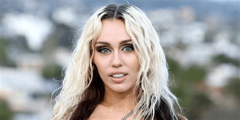 Miley Cyrus Blunt Bangs And Chunky Highlights Are Giving Hannah Montana