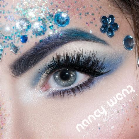 Nancy Wenz Glitzer Makeup Festival Makeup Auge Nahaufnahme