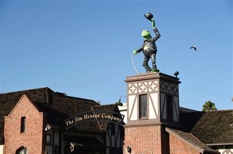 12 Foot Statue Of Kermit The Frog Coming To Atlantas Center For