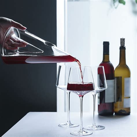 Unique Pyramid Glass Wine Decanter Hand Blown Red Wine Carafe With Wide