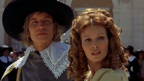 Hill Place Raquel Welch And Faye Dunaway Steal The Show From The