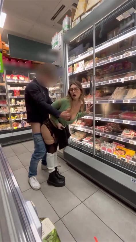 Pornostar Italiana Succhia Cazzo Al Supermercato Amaporn