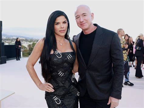 Jeff Bezos Fiancée Did A Vogue Photoshoot Inside The 10 000 Year