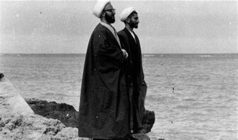 تصویرآیت‌الله مکارم شیرازی از کنار دریا تا غار حرا تسنیم