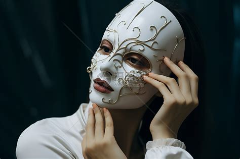 女子带着面具高清图片下载 正版图片600978473 摄图网