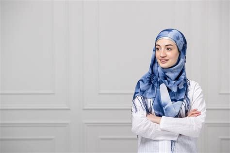 Arabisches Mädchen In Blau Weißem Hijab Schöne Muslimische Schöne Süße