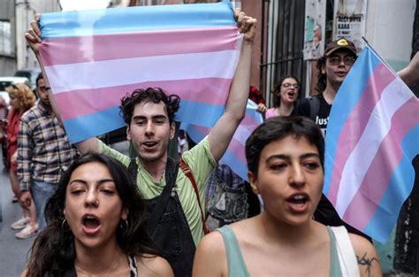 Lidl No Despedirá A Empleada Que Llamó Caballero A Mujer Trans
