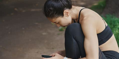 Text Neck Side Effects Research Points Out Long Term Downsides