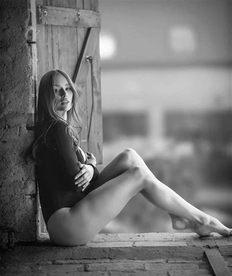 Boudiour Poses Sitting Sitting Down Nude Reference Siting Poses Female