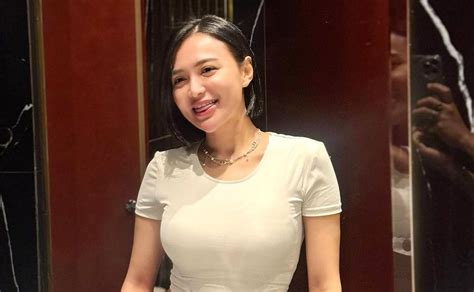 Kayak Power Rangers Tampilan Seksi Wika Salim Serba Pink Jadi Sorotan