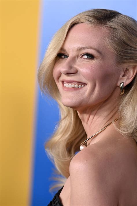 Kirsten Dunst Selects Valentino Resort 2026 For Roofman Premiere
