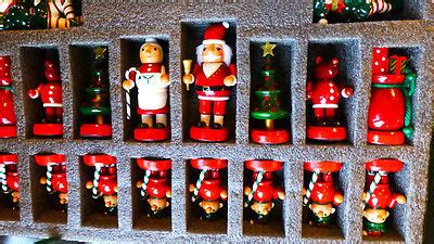 Costco Kirkland Wooden Christmas Santa And Elves Nutcracker Chess Set