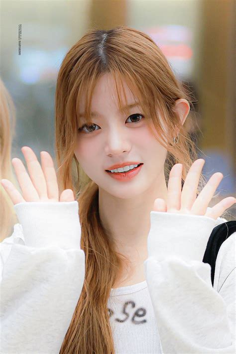 240810 🐰📸 Celebridades Cabelo Kpop Feminino