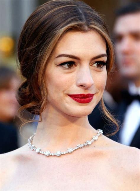 Anne Hathaways Classic Red Lip Runway Look Would Be Perfect For Many