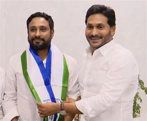 Former Cricketer Rayudu Quits Ysrcp Days After Joining Party Rediff