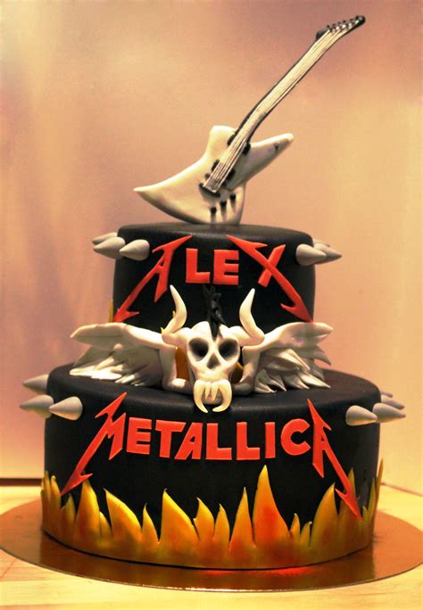 Tarta Fondant Del Grupo De Musica Metallica Sabor Vainilla Y Chocolate