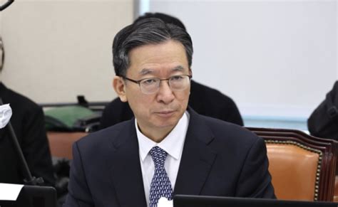 본인·가족 처벌 과도했다··· 친명계 좌장 정성호 조국 사면론 동참