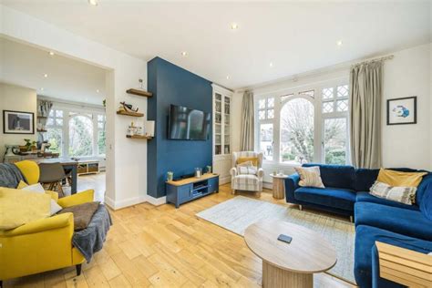 2 Bedroom Flat For Sale In Westbere Road West Hampstead Nw2