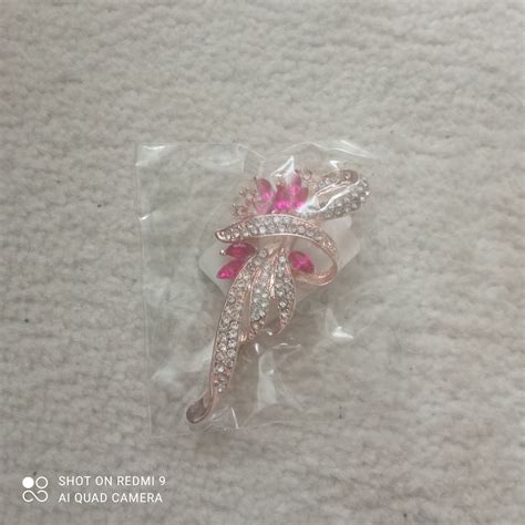 Брошка новая