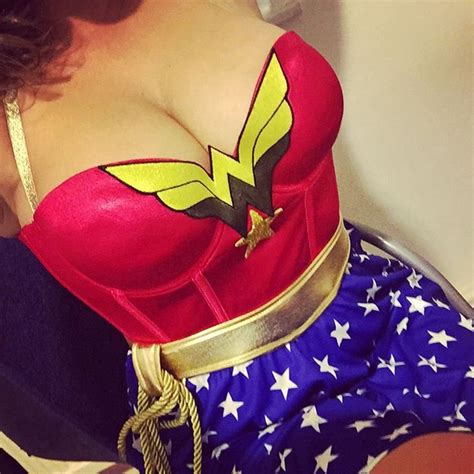 Kelly Brook Cleavage 4 Photos Thefappening