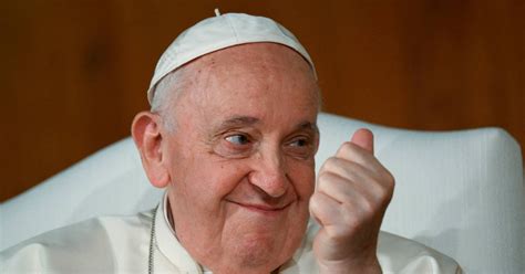 Bebam água Papa Diz Que Ter Nojo Da Pobreza Leva A Uma Vida
