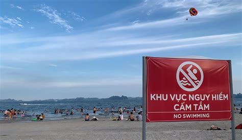 Bé Trai 8 Tuổi Mất Tích Khi Tắm Biển ở Khu Vực Cấm Tại Hạ Long Báo