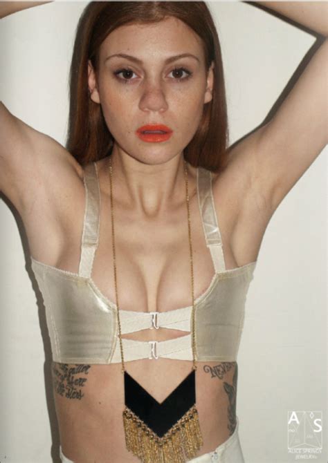 Naked Seren Siersack In De Rode Loper