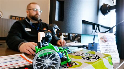 Paralyzed Springfield Police Officer Mark Priebe Working In Republic