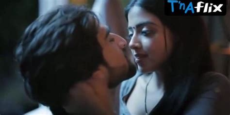 Khushi Dubey Sexy Scene In Aashiqana