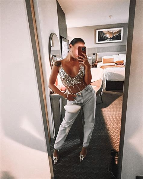 Carol Peixinho Mostra Look Para Saidinha Com Thiaguinho Na Irlanda
