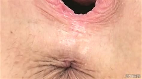 Pretty Chick In Front Of Mirrors Eporner