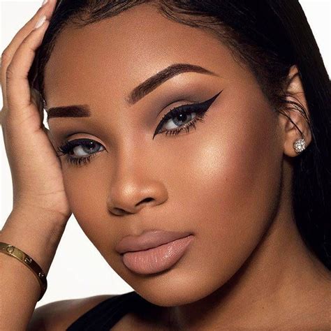 Classic Cat Eye Eyeliner Makeup Look Maybelline New York No
