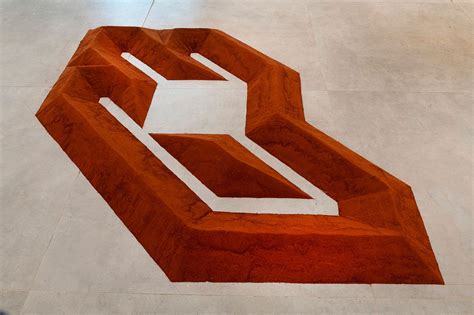 ״ככל שהבור יותר גדול יש בתוכו יותר שמיים״ מיכה אולמן ברמת השרון מגזין פורטפוליו