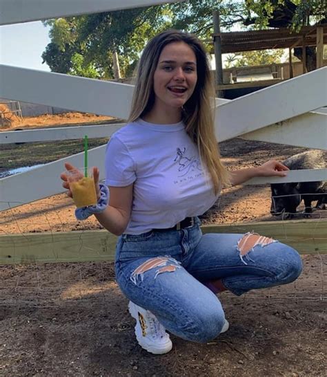 Bursting R2busty2hide