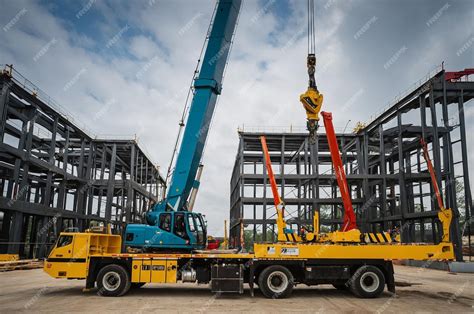 Heavy Duty Crane Assembling Prefabricated Sections Premium Ai