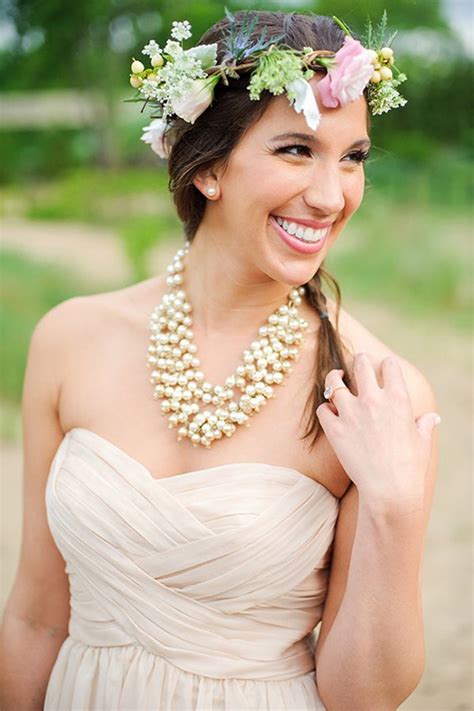 21 Brides And Bridesmaids With Stunning Statement Necklaces Weddingsonline