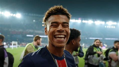 Barça Vs Psg Super Nouvelle Pour Désiré Doué Football Addict