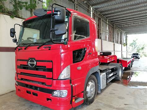 รถญี่ปุ่นหัวลากพร้อมหางe13c