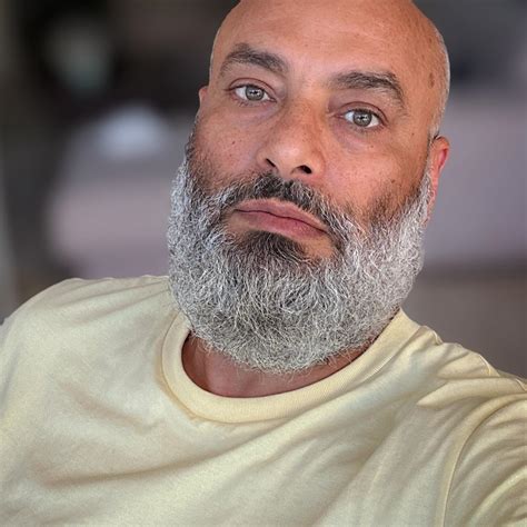 وَإِذَا أَذَقْنَا النَّاسَ رَحْمَةً فَرِحُوا بِهَا ۖ وَإِن تُصِبْهُمْ